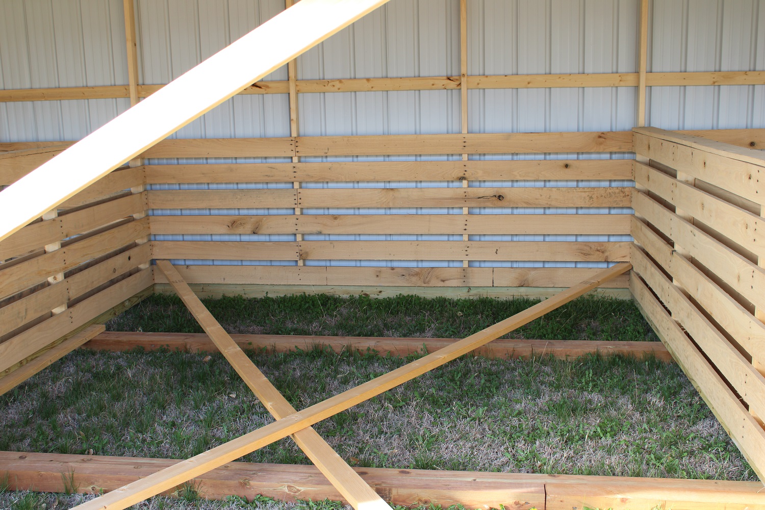 14'x42' Horse Loafing Shed with 2 Divider Walls (3 Stalls) - Projective ...