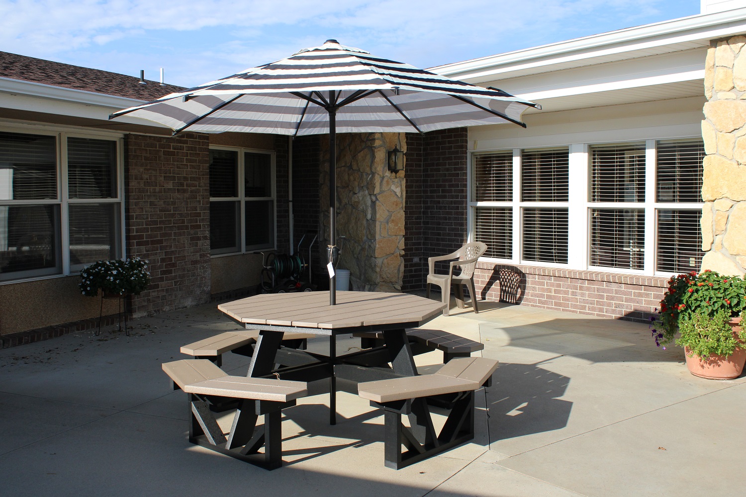 Composite Poly Octagon Picnic Table - Projective Fabrication Composite Poly Octagon Picnic Table - Projective Fabrication