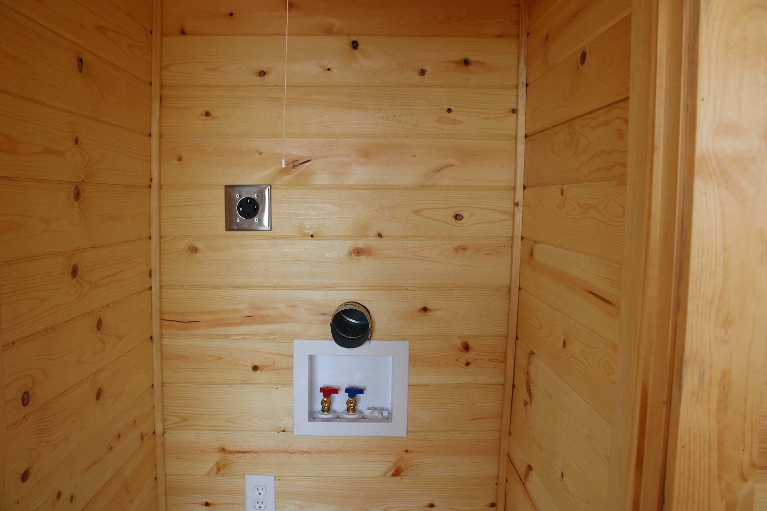 16'x42' Side Cabin with Peaked Dormers Claw Foot Tub Tankless Water ...
